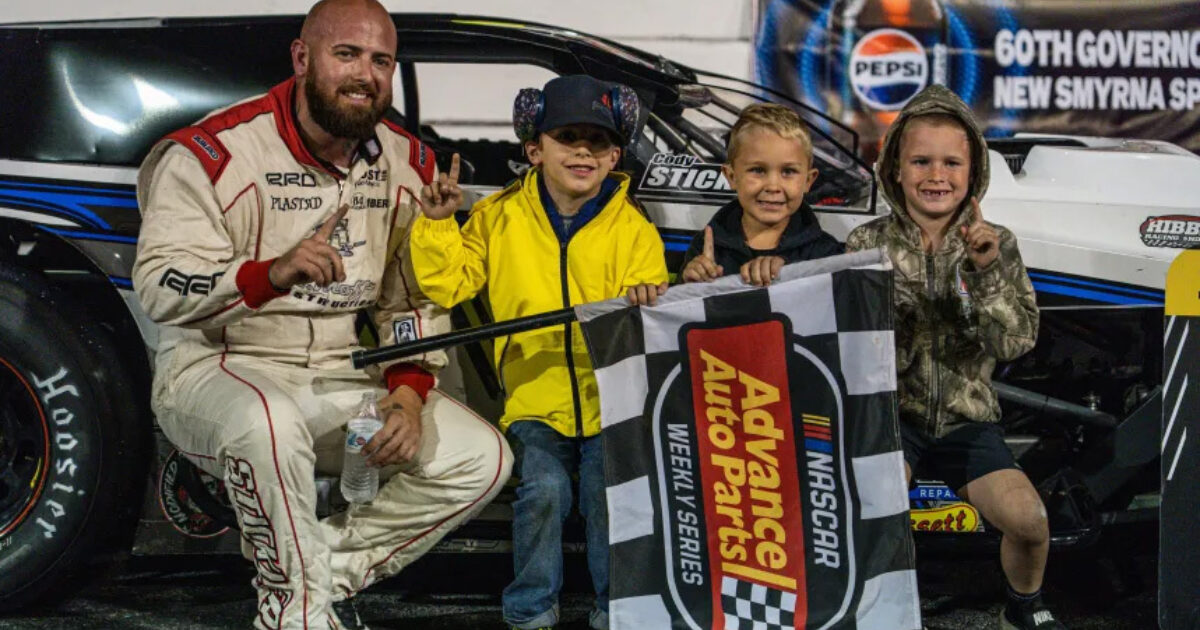 Cody Stickler Smokes The Field in Caution-Free Modifieds of Mayhem…