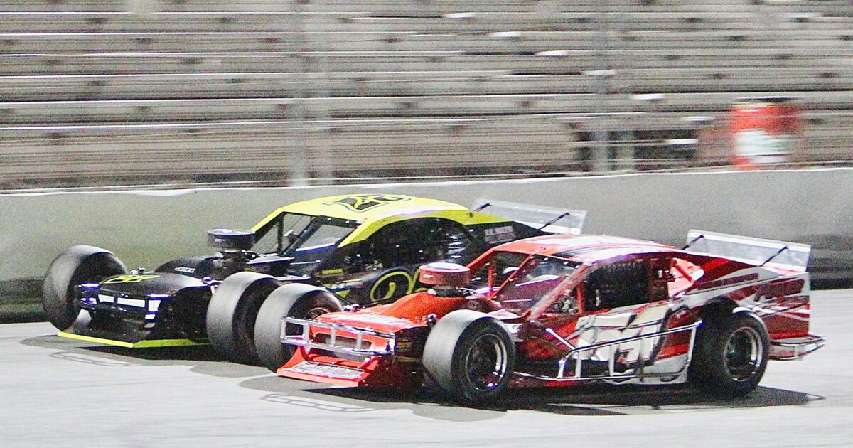 602 Modifieds Battle to a Photo Finish at New Smyrna