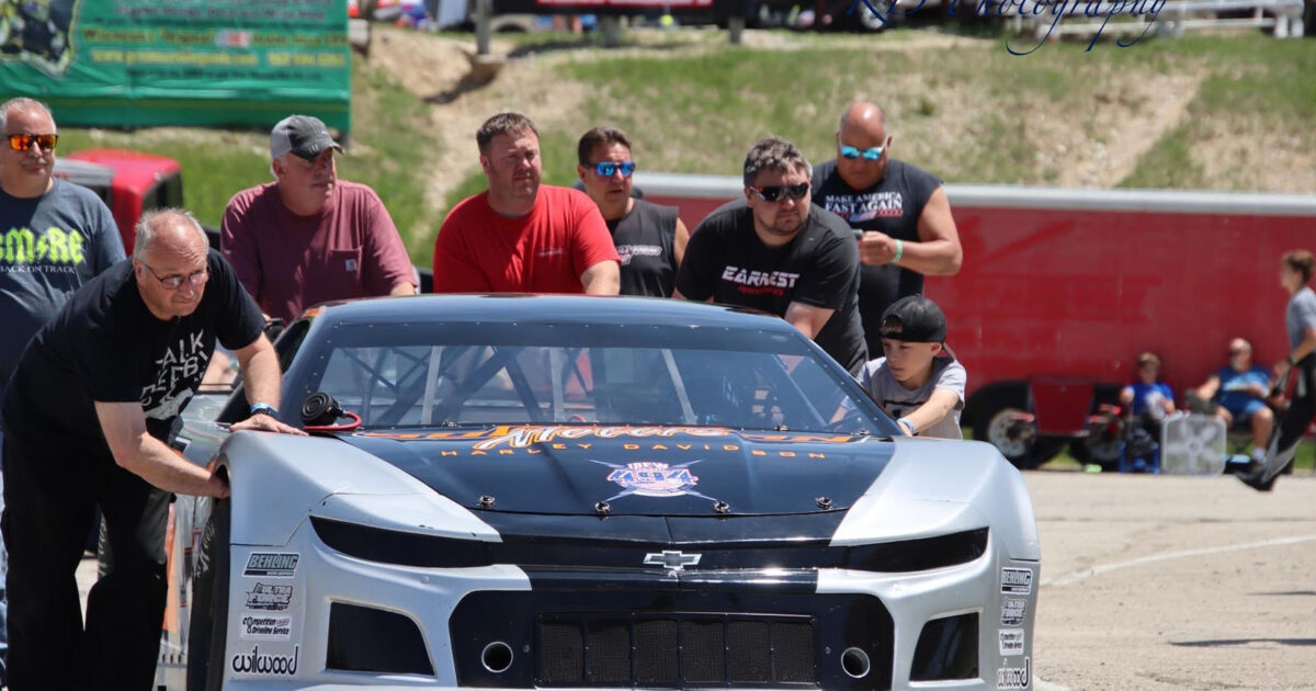 Mueller Outduels Fenhaus to Win at Slinger