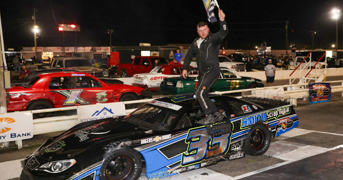 Dustin Smith Rallies for Pro Late Model Win at Mobile