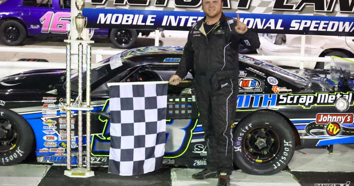 Dustin Smith Wins Pro Late Model Opener at Mobile