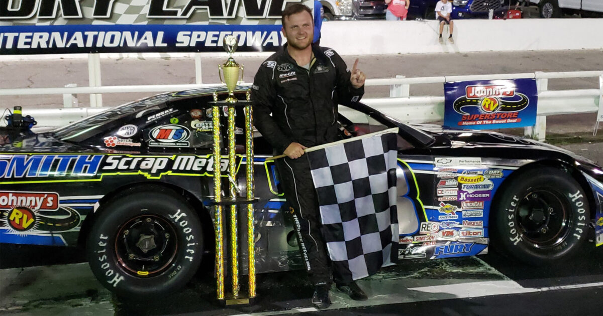 Dustin Smith Tallies Another Pro Late Model Win at Mobile