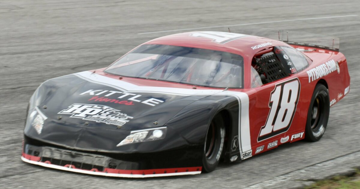 Hunter Robbins, Johanna Long Take Confidence into The Rattler