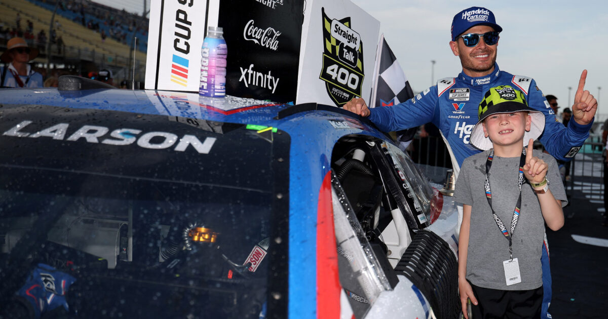 Kyle Larson Charges Late, Capitalizes at Homestead-Miami