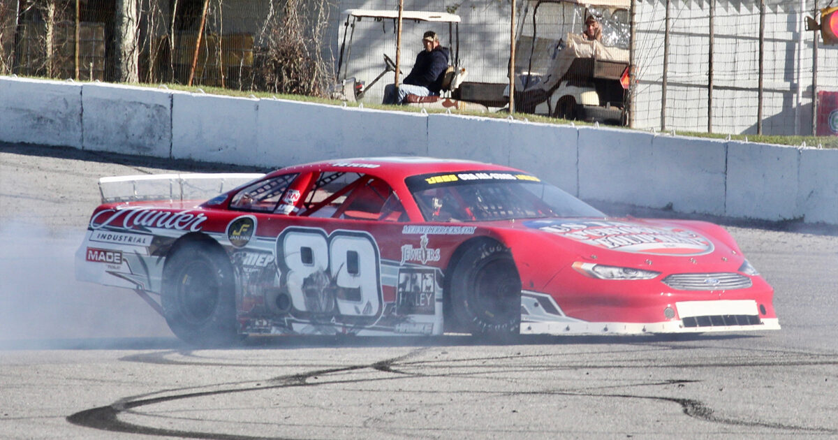 Dylan Fetcho Fends Off Casey Roderick in Baby Rattler