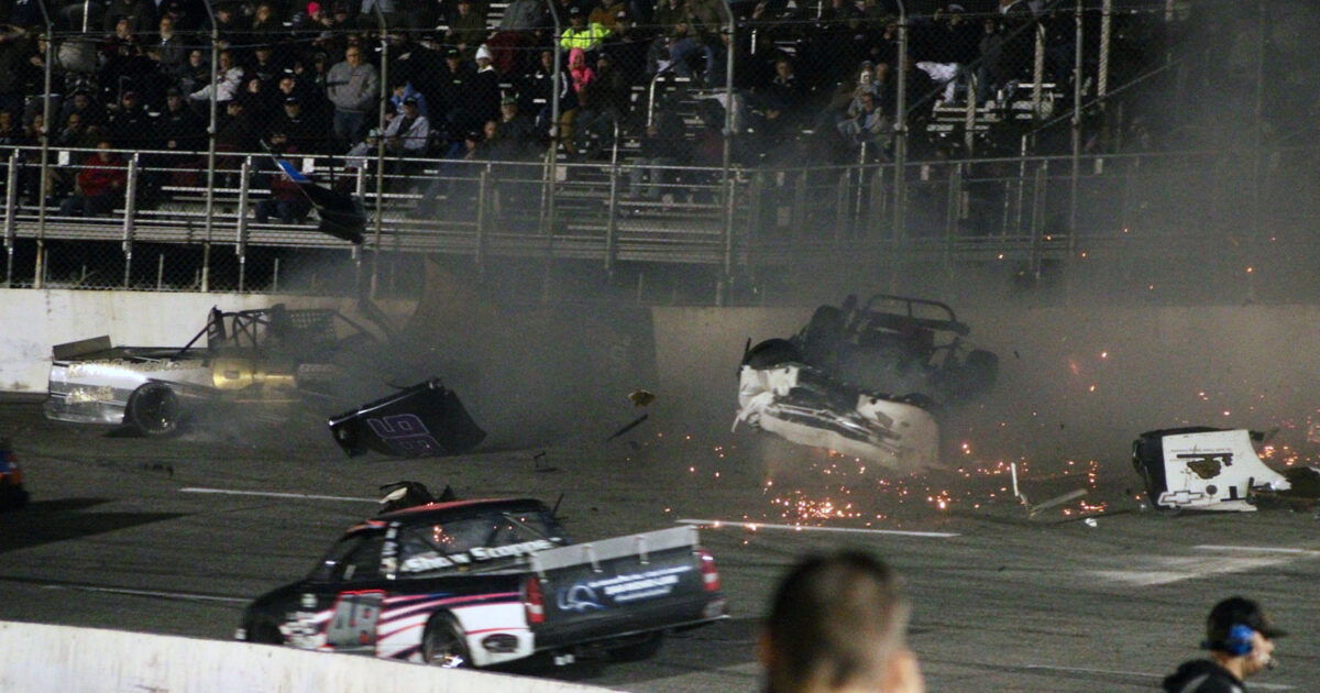(VIDEO) Frightening Crash Takes Place in Derby Pro Truck Feature