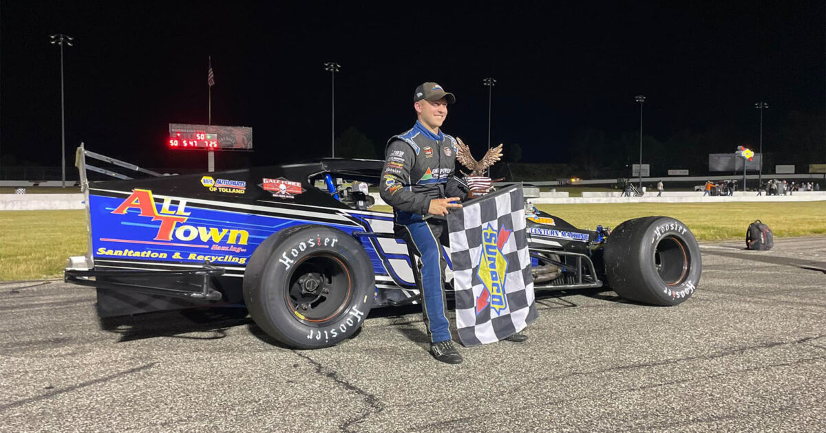 Ronnie Williams Pockets $5,000 in Outlaw Open Modified Dash For Cash…