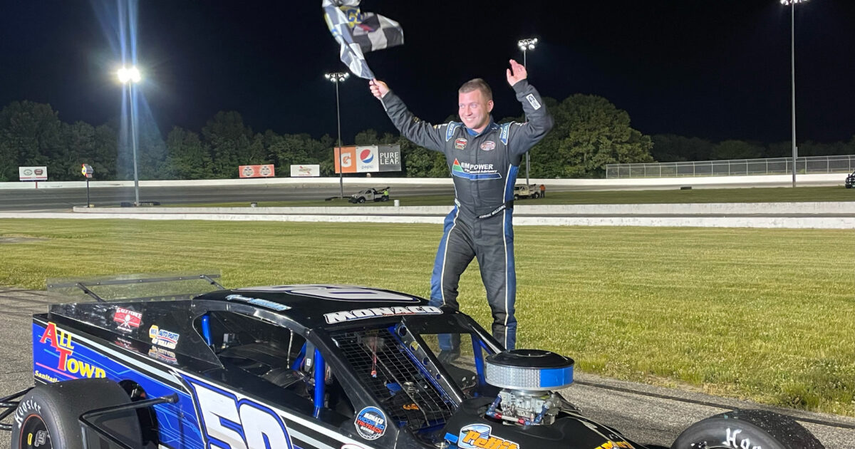 Ronnie Williams Takes Twisted Tea Nutmeg State 50 Over Swanson, Perry