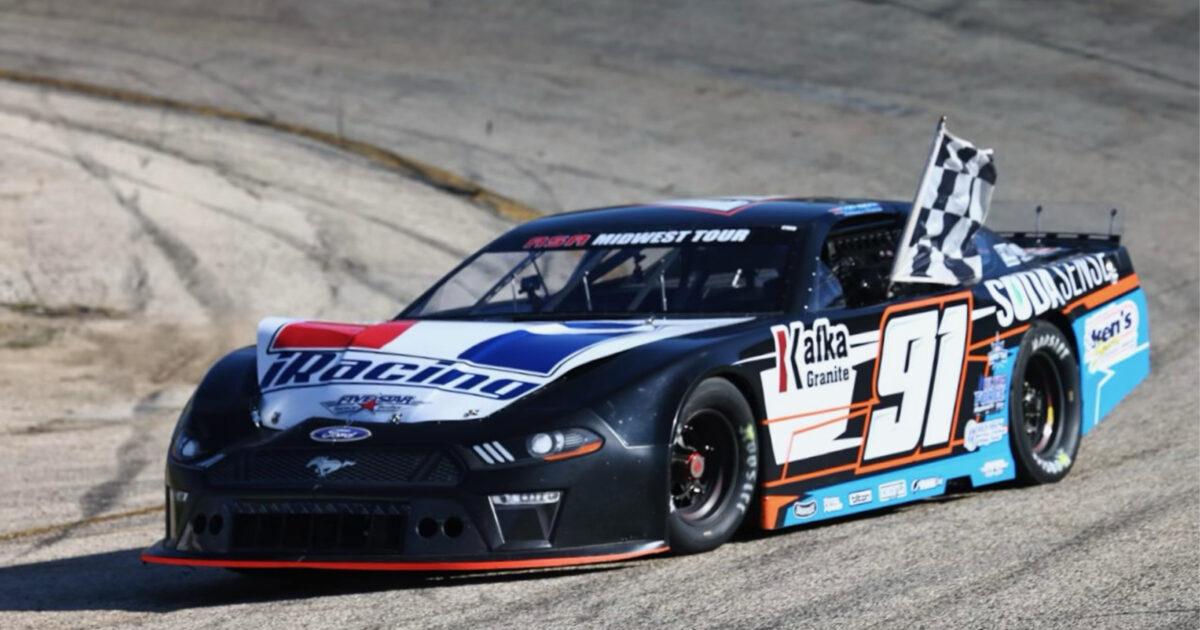 Ty Majeski Dominates in Slinger Super Late Model Season Opener